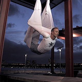 Antigravity: Altos voos com Christopher Harrison