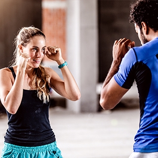 How to defend yourself from an attack in 5 essential moves