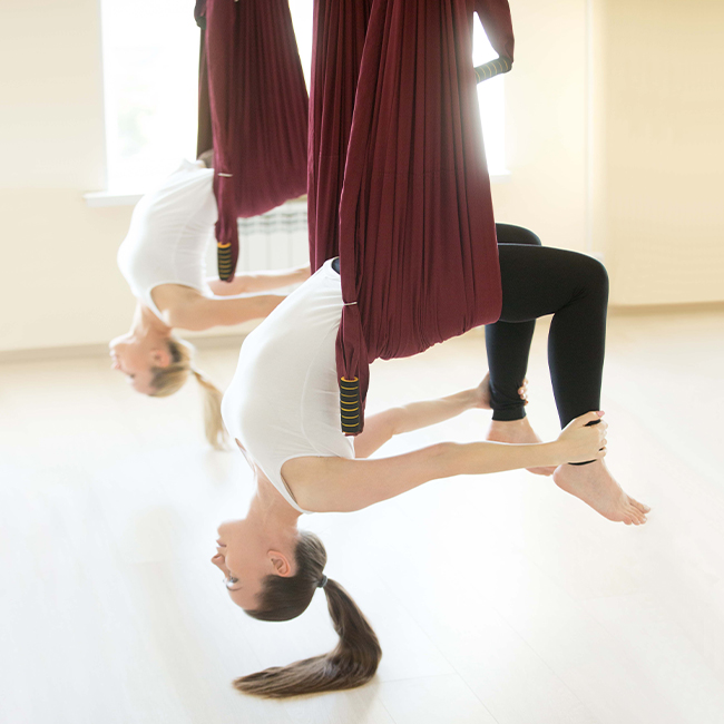 Aerial Training: conhece a aula que combina fitness com yoga?